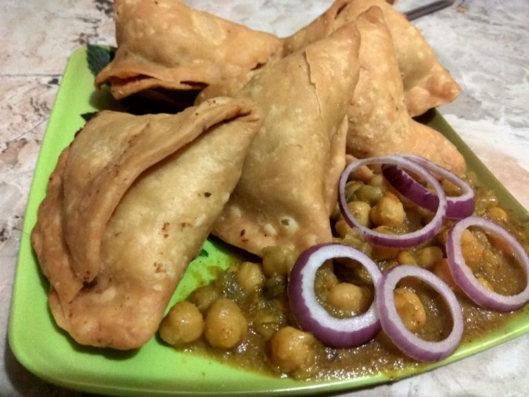 Samose with Chole | Street Food India